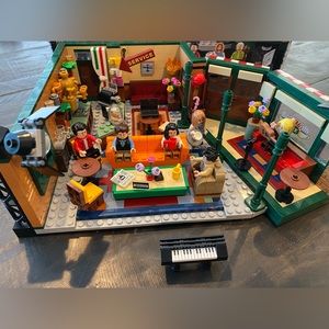 Lego | Toys | Lego Central Perk Friends 2319 | Poshmark